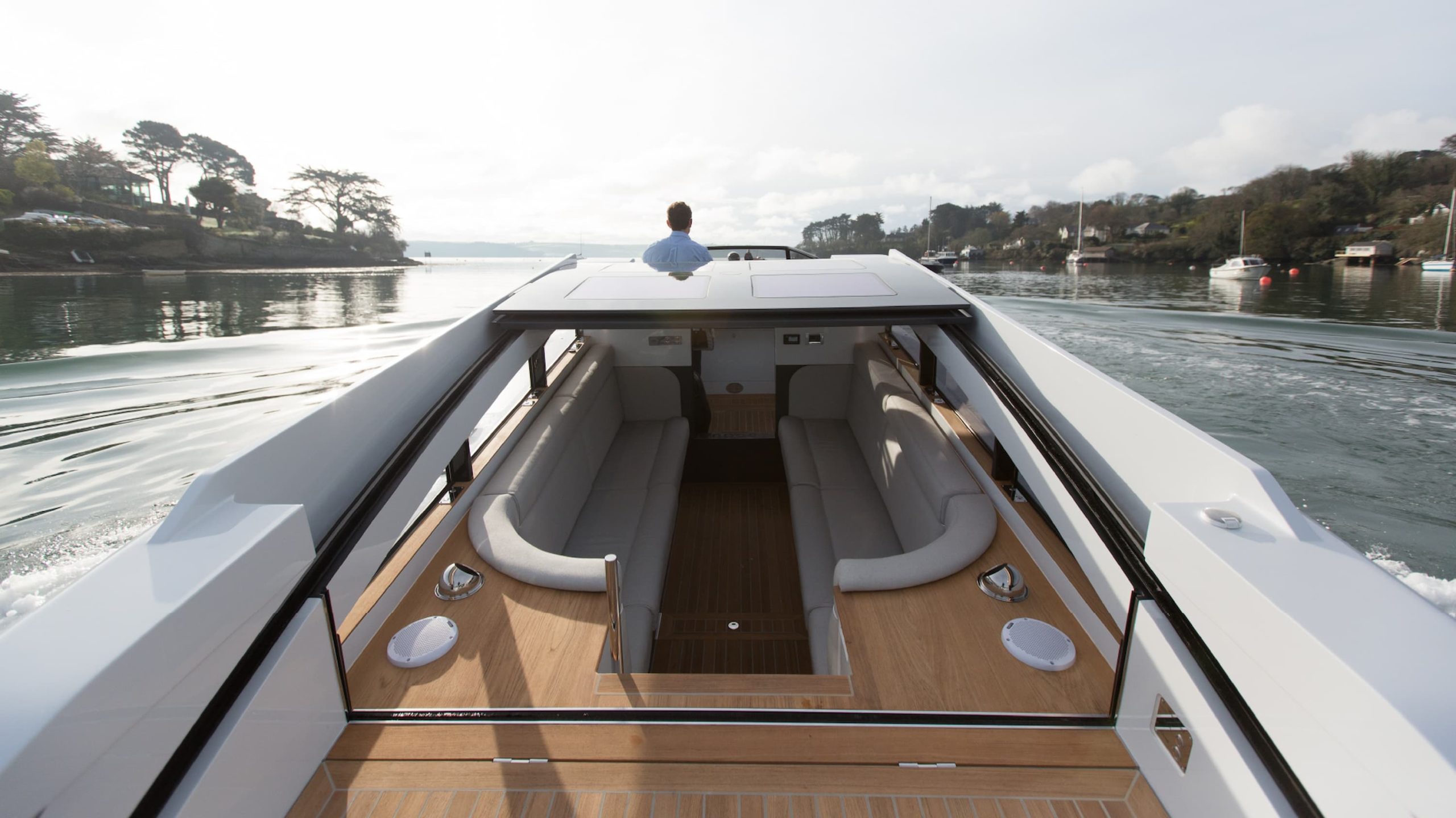 Who Is the Right Superyacht Tenders Builder for You?